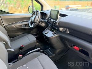 Balts Citroen Berlingo 2023 Rīga, ar dzinēja tilpumu 1.20 L un nobraukumu 13 tūkst. km par 18500 €, foto 5 vietnē AUTOMOTO.COM.LV