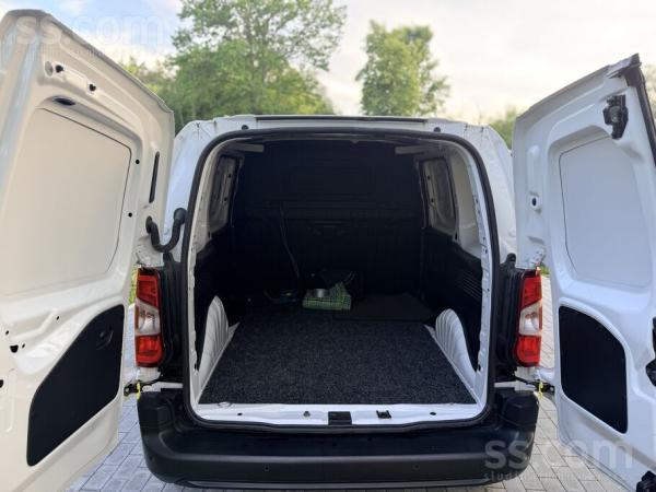 White Citroen Berlingo 2023 in Riga, with an engine capacity of 1.20 L and mileage of 13 thousand km for 18500 €, photo 10 on AUTOMOTO.COM.LV