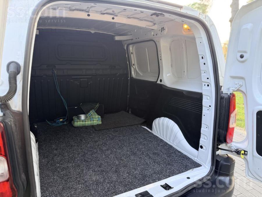 Balts Citroen Berlingo 2023 Rīga, ar dzinēja tilpumu 1.20 L un nobraukumu 13 tūkst. km par 18500 €, foto 12 vietnē AUTOMOTO.COM.LV