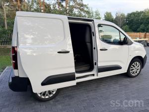 Balts Citroen Berlingo 2023 Rīga, ar dzinēja tilpumu 1.20 L un nobraukumu 13 tūkst. km par 18500 €, foto 13 vietnē AUTOMOTO.COM.LV