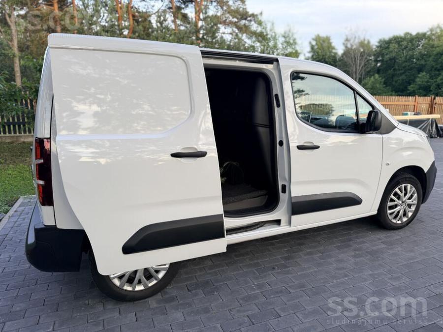 Balts Citroen Berlingo 2023 Rīga, ar dzinēja tilpumu 1.20 L un nobraukumu 13 tūkst. km par 18500 €, foto 13 vietnē AUTOMOTO.COM.LV