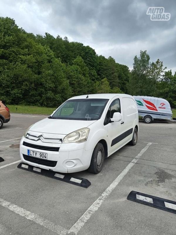 Balts Citroen Berlingo 2011 Viļņa, ar dzinēja tilpumu 1.60 L un nobraukumu 369 tūkst. km par 2300 €, foto 1 vietnē AUTOMOTO.COM.LV