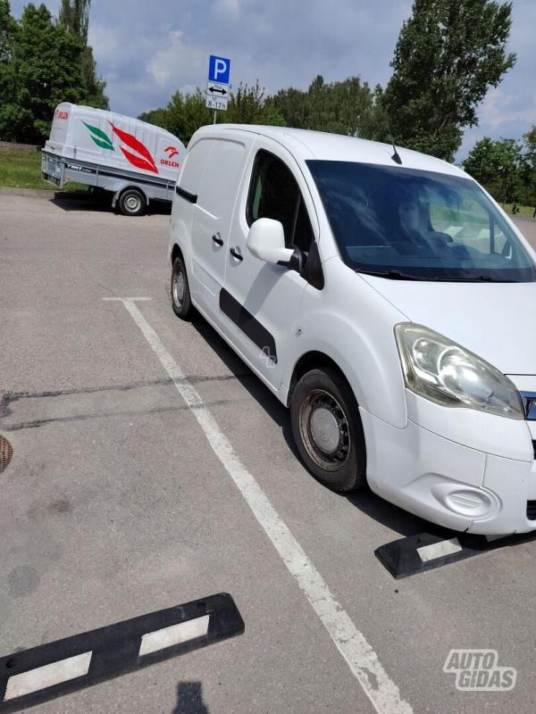 Balts Citroen Berlingo 2011 Viļņa, ar dzinēja tilpumu 1.60 L un nobraukumu 369 tūkst. km par 2300 €, foto 4 vietnē AUTOMOTO.COM.LV