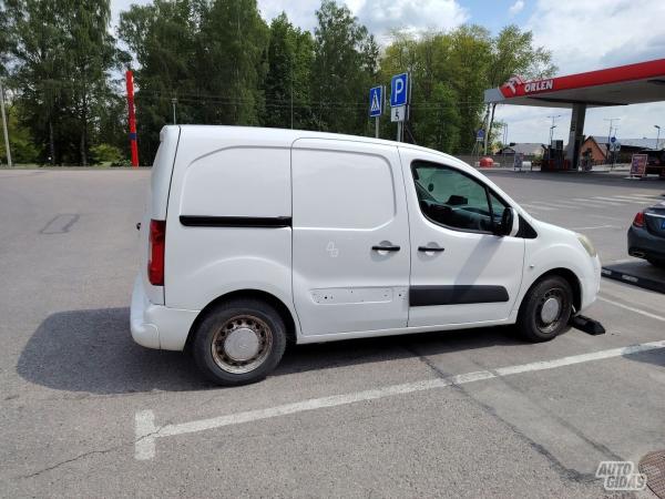 Balts Citroen Berlingo 2011 Viļņa, ar dzinēja tilpumu 1.60 L un nobraukumu 369 tūkst. km par 2300 €, foto 6 vietnē AUTOMOTO.COM.LV