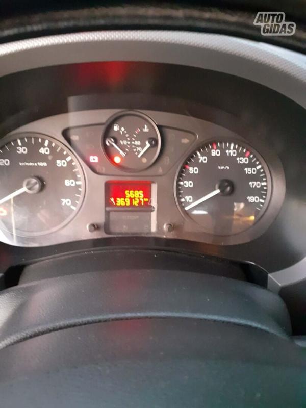 Balts Citroen Berlingo 2011 Viļņa, ar dzinēja tilpumu 1.60 L un nobraukumu 369 tūkst. km par 2300 €, foto 10 vietnē AUTOMOTO.COM.LV