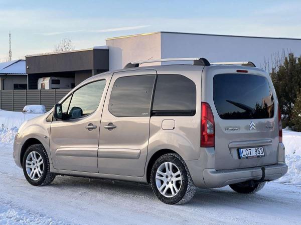 Yellow Citroen Berlingo 2009 in Mazeikiai, with an engine capacity of 1.56 L and mileage of 243 thousand km for 3650 €, photo 1 on AUTOMOTO.COM.LV