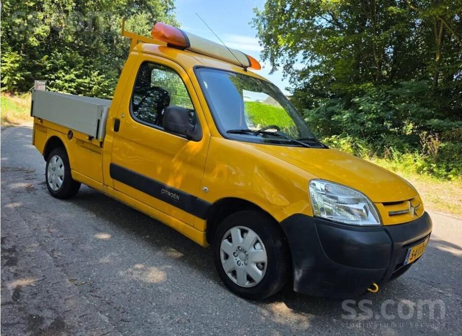 Yellow Citroen Berlingo 2008 in Riga, with an engine capacity of 1.60 L and mileage of 96 thousand km for 3950 €, photo 5 on AUTOMOTO.COM.LV