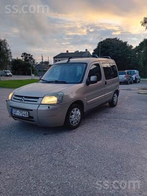 Dzeltens Citroen Berlingo 2006 Liepāja, ar dzinēja tilpumu 1.30 L un nobraukumu 202 tūkst. km par 1200 €, foto  vietnē AUTOMOTO.COM.LV
