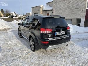 Black Citroen C-Crosser 2008 in Raseiniai, with an engine capacity of 2.20 L and mileage of 284 thousand km for 3800 €, photo 4 on AUTOMOTO.COM.LV