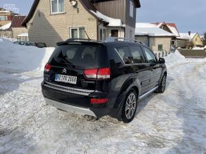 Black Citroen C-Crosser 2008 in Raseiniai, with an engine capacity of 2.20 L and mileage of 284 thousand km for 3800 €, photo 5 on AUTOMOTO.COM.LV