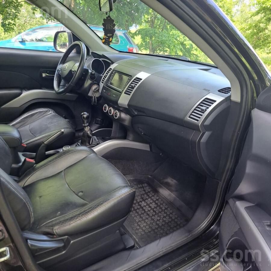 Black Citroen C-Crosser 2008 in Rezekne, with an engine capacity of 2.20 L and mileage of 0 thousand km for 4650 €, photo 14 on AUTOMOTO.COM.LV