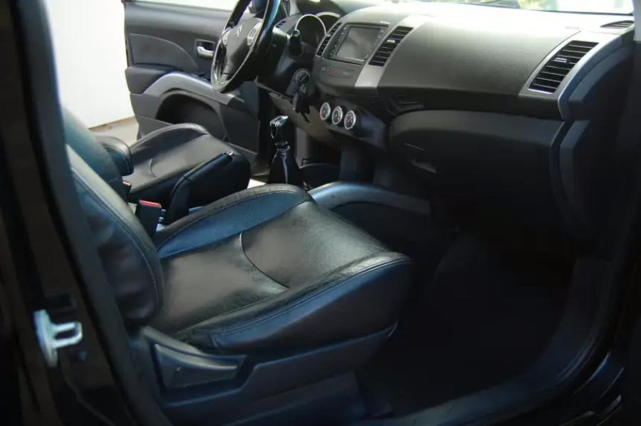 Melns Citroen C-Crosser 2008 Jēkabpils, ar dzinēja tilpumu 2.20 L un nobraukumu 261 tūkst. km par 5850 €, foto 14 vietnē AUTOMOTO.COM.LV