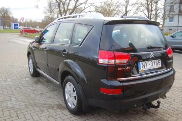 Black Citroen C-Crosser 2008 in Jekabpils, with an engine capacity of 2.20 L and mileage of 207 thousand km for 5990 €, photo 8 on AUTOMOTO.COM.LV