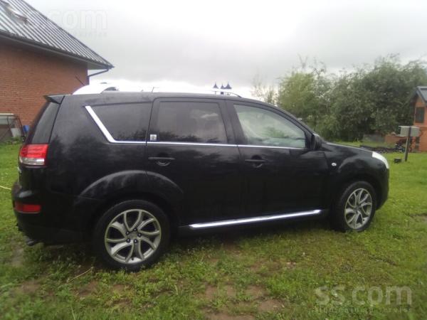 Black Citroen C-Crosser 2008 in Cesis, with an engine capacity of 2.20 L and mileage of 273 thousand km for 3450 €, photo 3 on AUTOMOTO.COM.LV