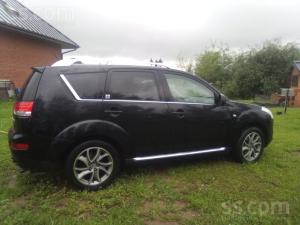 Black Citroen C-Crosser 2008 in Cesis, with an engine capacity of 2.20 L and mileage of 273 thousand km for 3450 €, photo 4 on AUTOMOTO.COM.LV