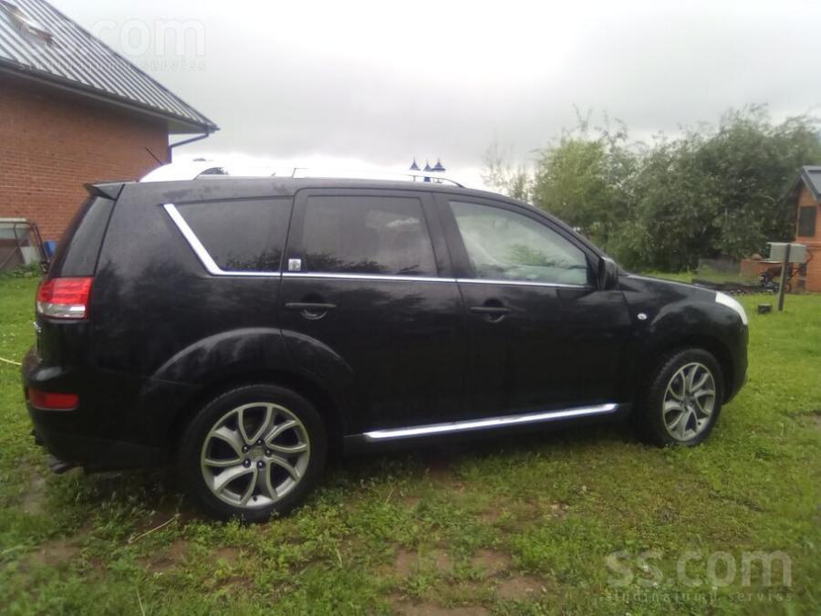 Black Citroen C-Crosser 2008 in Cesis, with an engine capacity of 2.20 L and mileage of 273 thousand km for 3450 €, photo 4 on AUTOMOTO.COM.LV