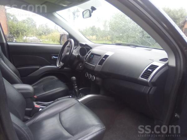 Black Citroen C-Crosser 2008 in Cesis, with an engine capacity of 2.20 L and mileage of 273 thousand km for 3450 €, photo 9 on AUTOMOTO.COM.LV
