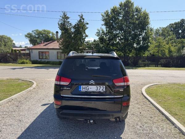 Melns Citroen C-Crosser 2008 Ventspils, ar dzinēja tilpumu 2.20 L un nobraukumu 307 tūkst. km par 3990 €, foto 7 vietnē AUTOMOTO.COM.LV
