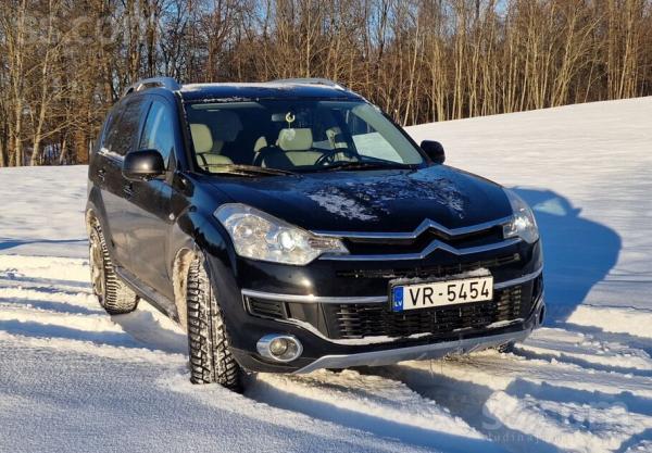 Black Citroen C-Crosser 2009 in Talsi, with an engine capacity of 2.20 L and mileage of 281 thousand km for 4200 €, photo 2 on AUTOMOTO.COM.LV