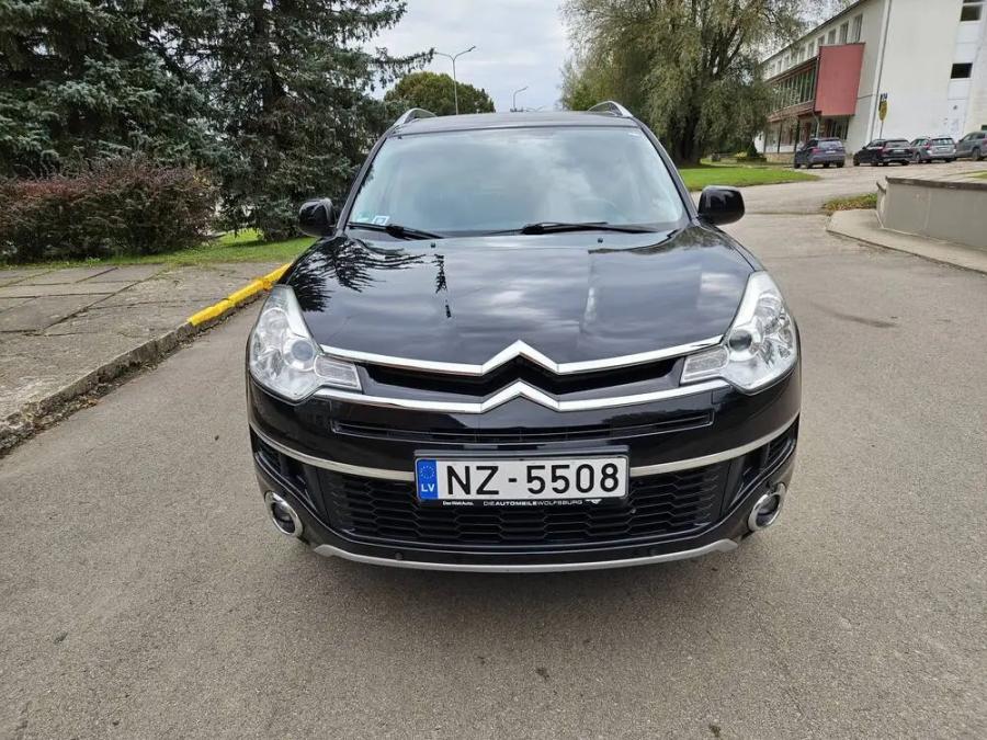 Black Citroen C-Crosser 2009 in Jekabpils, with an engine capacity of 2.20 L and mileage of 187 thousand km for 5850 €, photo 3 on AUTOMOTO.COM.LV