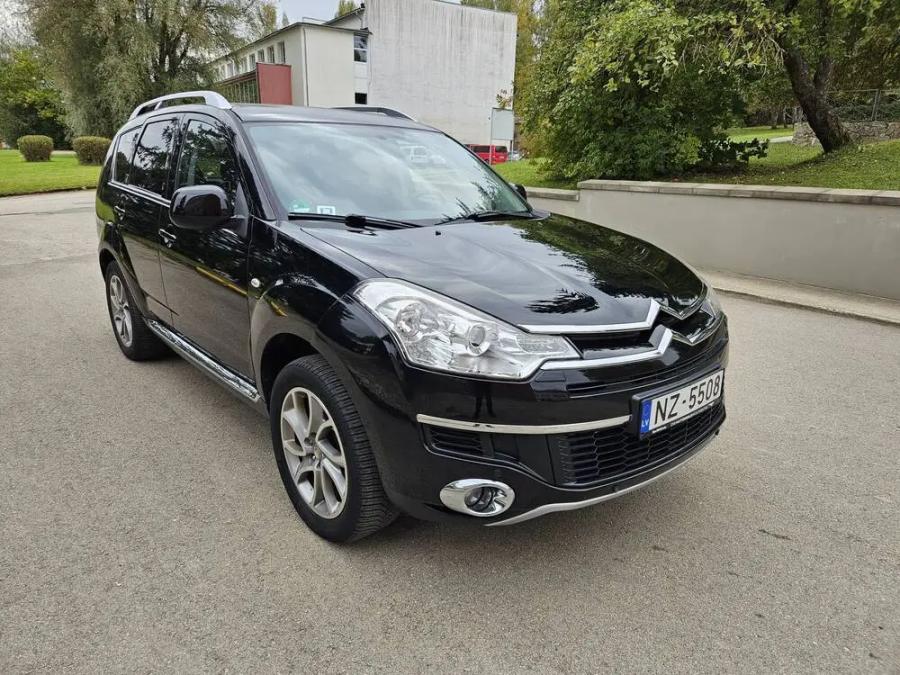 Black Citroen C-Crosser 2009 in Jekabpils, with an engine capacity of 2.20 L and mileage of 187 thousand km for 5850 €, photo 4 on AUTOMOTO.COM.LV