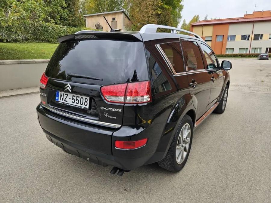 Black Citroen C-Crosser 2009 in Jekabpils, with an engine capacity of 2.20 L and mileage of 187 thousand km for 5850 €, photo 8 on AUTOMOTO.COM.LV
