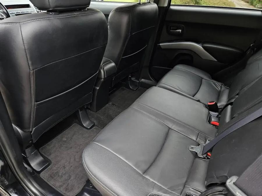 Black Citroen C-Crosser 2009 in Jekabpils, with an engine capacity of 2.20 L and mileage of 187 thousand km for 5850 €, photo 15 on AUTOMOTO.COM.LV
