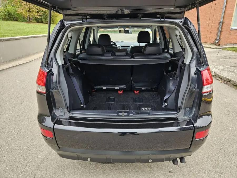 Black Citroen C-Crosser 2009 in Jekabpils, with an engine capacity of 2.20 L and mileage of 187 thousand km for 5850 €, photo 17 on AUTOMOTO.COM.LV