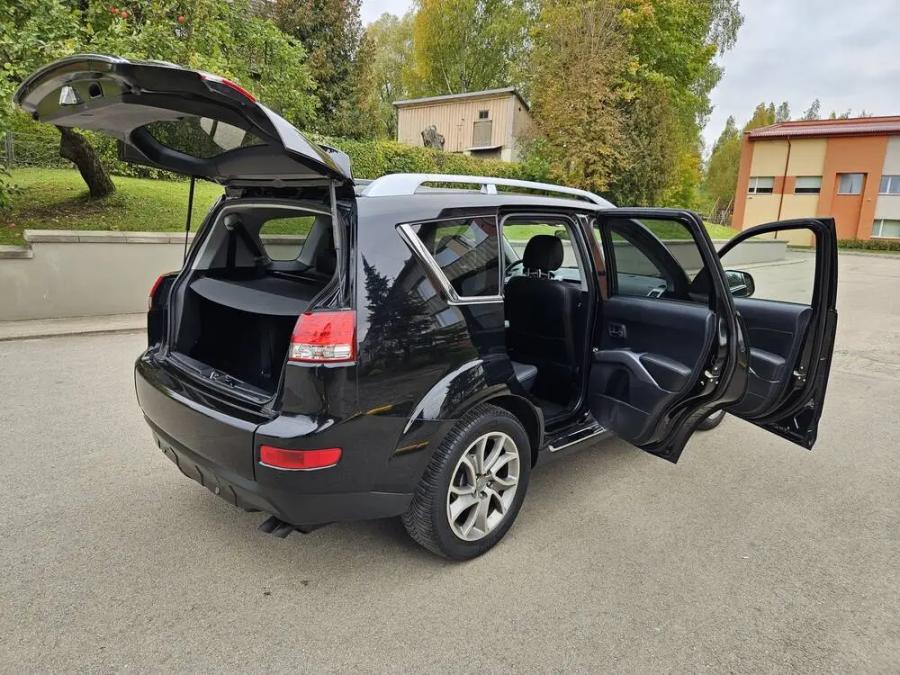 Black Citroen C-Crosser 2009 in Jekabpils, with an engine capacity of 2.20 L and mileage of 187 thousand km for 5850 €, photo 19 on AUTOMOTO.COM.LV