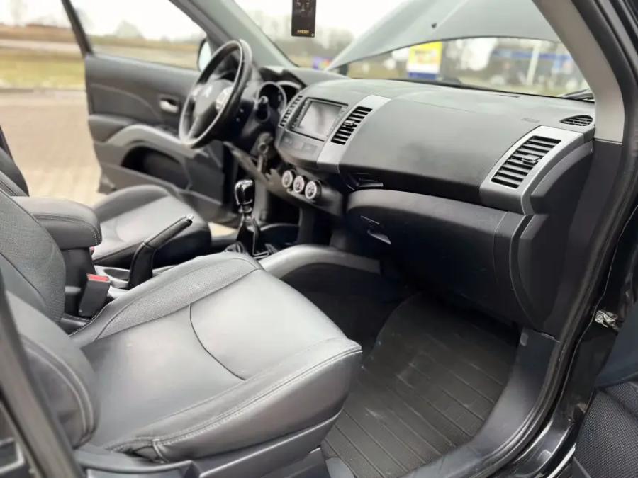 Melns Citroen C-Crosser 2009 Jēkabpils, ar dzinēja tilpumu 2.20 L un nobraukumu 254 tūkst. km par 5990 €, foto 19 vietnē AUTOMOTO.COM.LV