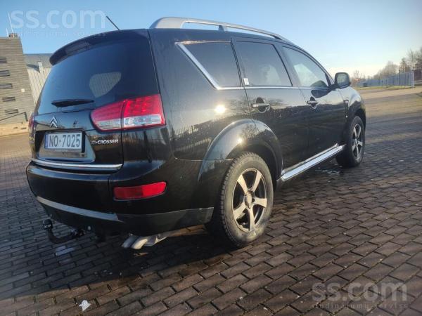 Citroen C-Crosser 2009 Bauska vietnē Melns Citroen C-Crosser 2009 Bauska, ar dzinēja tilpumu 2.20 L un nobraukumu 218 tūkst. km par 4800 €, foto 5 vietnē AUTOMOTO.COM.LV
