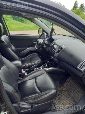 Melns Citroen C-Crosser 2010 Daugavpils, ar dzinēja tilpumu 2.20 L un nobraukumu 278 tūkst. km par 4200 €, foto 13 vietnē AUTOMOTO.COM.LV