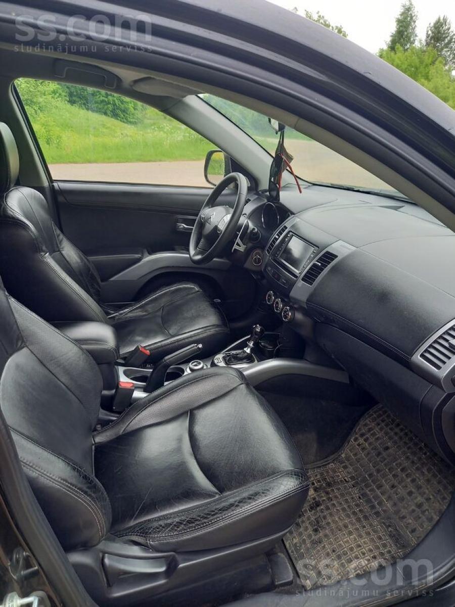 Melns Citroen C-Crosser 2010 Daugavpils, ar dzinēja tilpumu 2.20 L un nobraukumu 278 tūkst. km par 4200 €, foto 13 vietnē AUTOMOTO.COM.LV