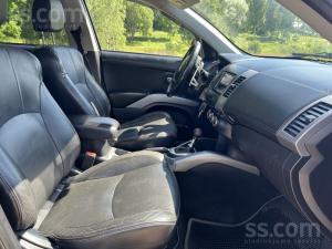 Melns Citroen C-Crosser 2010 Rēzekne, ar dzinēja tilpumu 2.20 L un nobraukumu 221 tūkst. km par 3650 €, foto 7 vietnē AUTOMOTO.COM.LV
