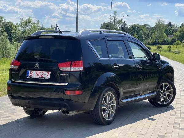 Black Citroen C-Crosser 2010 in Rezekne, with an engine capacity of 2.20 L and mileage of 221 thousand km for 3650 €, photo 5 on AUTOMOTO.COM.LV