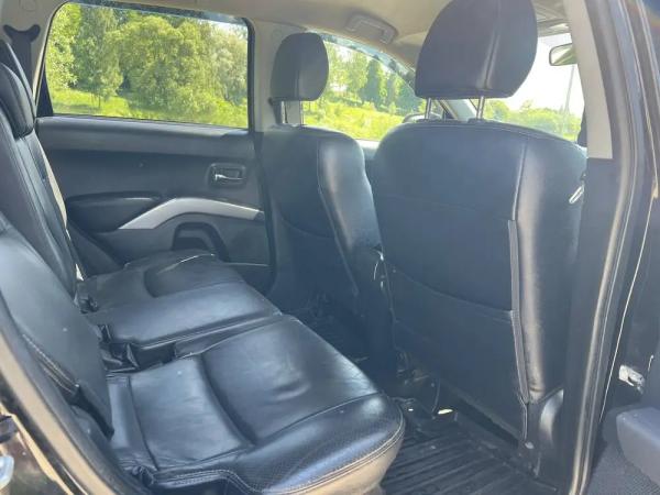 Black Citroen C-Crosser 2010 in Rezekne, with an engine capacity of 2.20 L and mileage of 221 thousand km for 3650 €, photo 9 on AUTOMOTO.COM.LV