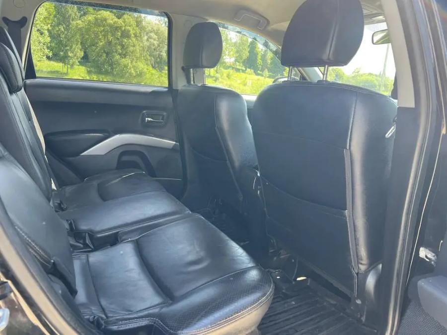 Black Citroen C-Crosser 2010 in Rezekne, with an engine capacity of 2.20 L and mileage of 221 thousand km for 3650 €, photo 10 on AUTOMOTO.COM.LV