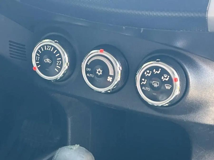 Black Citroen C-Crosser 2010 in Rezekne, with an engine capacity of 2.20 L and mileage of 221 thousand km for 3650 €, photo 12 on AUTOMOTO.COM.LV