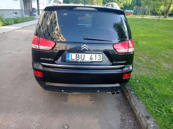 Melns Citroen C-Crosser 2010 Plungė, ar dzinēja tilpumu 2.18 L un nobraukumu 316 tūkst. km par 3200 €, foto 4 vietnē AUTOMOTO.COM.LV