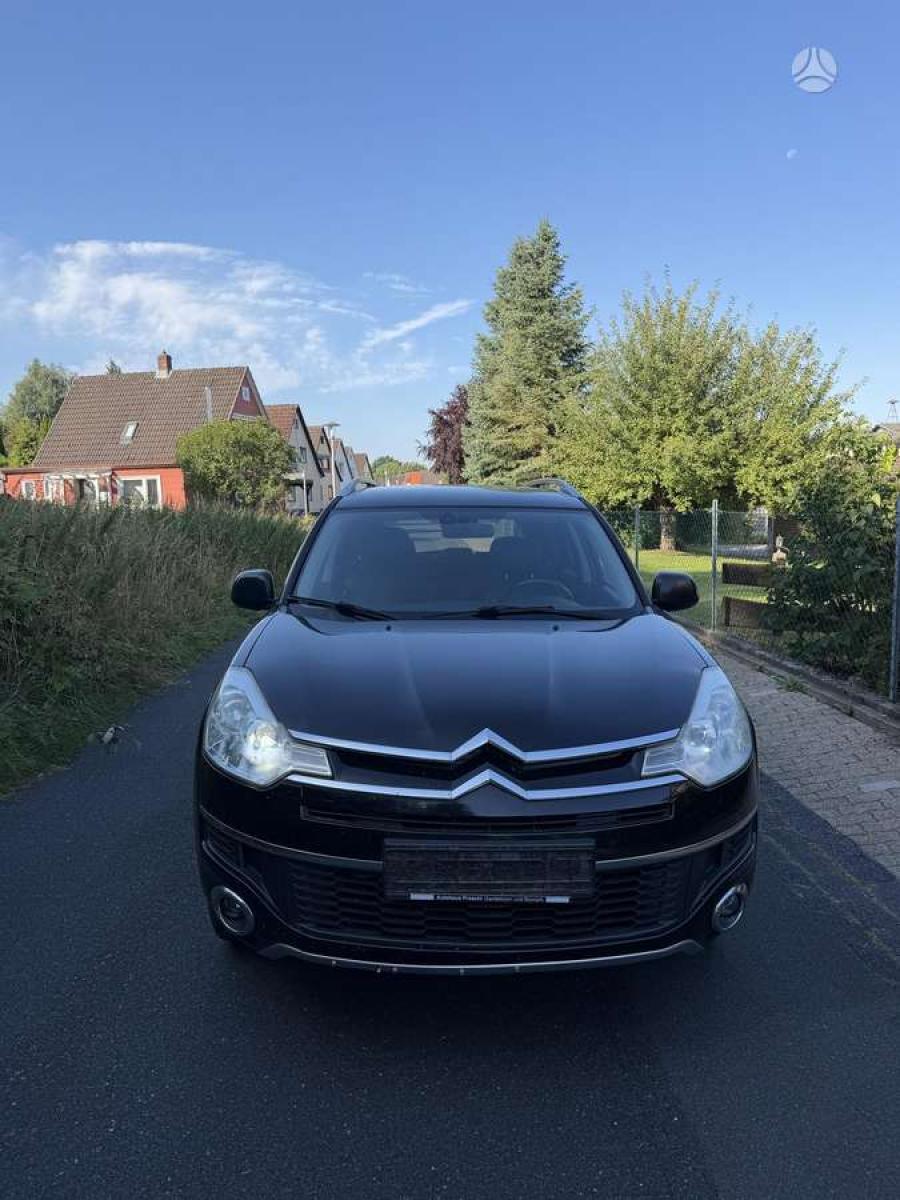 Black Citroen C-Crosser 2010 in Klaipeda, with an engine capacity of 2.18 L and mileage of 291 thousand km for 2350 €, photo 3 on AUTOMOTO.COM.LV