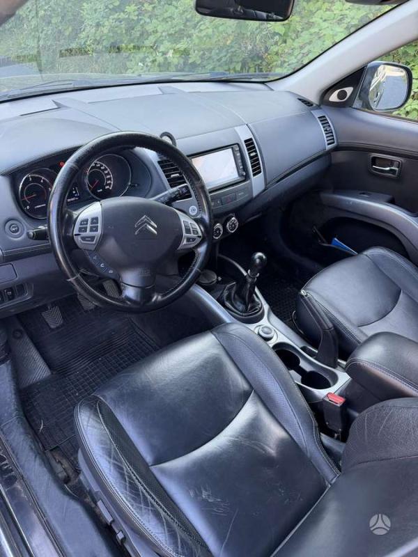 Black Citroen C-Crosser 2010 in Klaipeda, with an engine capacity of 2.18 L and mileage of 291 thousand km for 2350 €, photo 7 on AUTOMOTO.COM.LV