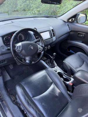 Black Citroen C-Crosser 2010 in Klaipeda, with an engine capacity of 2.18 L and mileage of 291 thousand km for 2350 €, photo 8 on AUTOMOTO.COM.LV