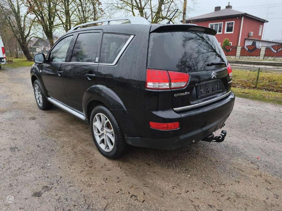 Black Citroen C-Crosser 2011 in Kelme, with an engine capacity of 2.20 L and mileage of 201 thousand km for 4900 €, photo 4 on AUTOMOTO.COM.LV