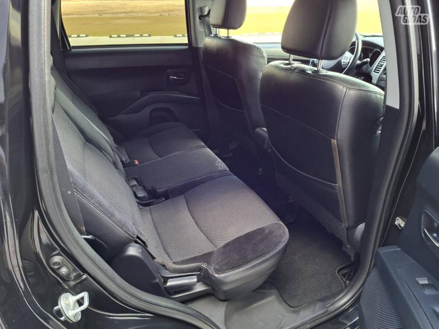 Black Citroen C-Crosser 2011 in Siauliai, with an engine capacity of 2.20 L and mileage of 268 thousand km for 5300 €, photo 18 on AUTOMOTO.COM.LV