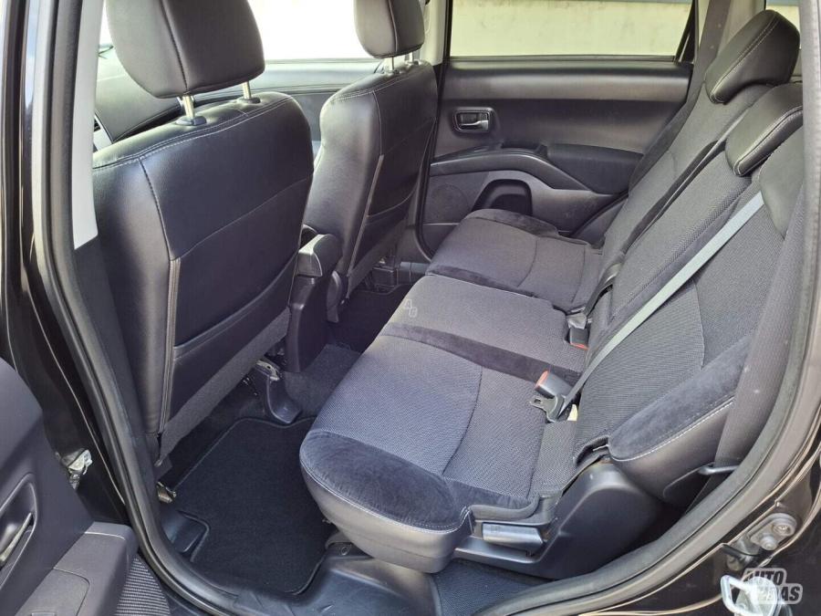 Black Citroen C-Crosser 2011 in Siauliai, with an engine capacity of 2.20 L and mileage of 268 thousand km for 5300 €, photo 19 on AUTOMOTO.COM.LV