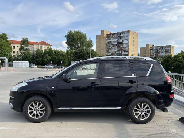 Black Citroen C-Crosser 2011 in Vilnius, with an engine capacity of 2.18 L and mileage of 277 thousand km for 4500 €, photo 4 on AUTOMOTO.COM.LV