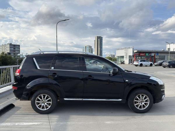 Black Citroen C-Crosser 2011 in Vilnius, with an engine capacity of 2.18 L and mileage of 277 thousand km for 4500 €, photo 5 on AUTOMOTO.COM.LV