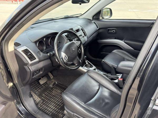 Black Citroen C-Crosser 2011 in Vilnius, with an engine capacity of 2.18 L and mileage of 277 thousand km for 4500 €, photo 7 on AUTOMOTO.COM.LV
