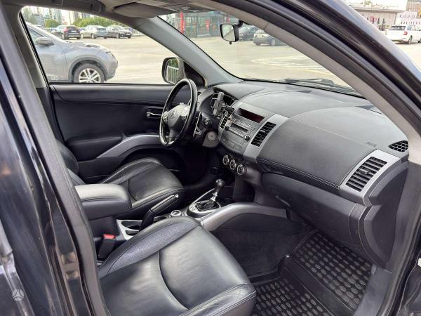 Black Citroen C-Crosser 2011 in Vilnius, with an engine capacity of 2.18 L and mileage of 277 thousand km for 4500 €, photo 9 on AUTOMOTO.COM.LV