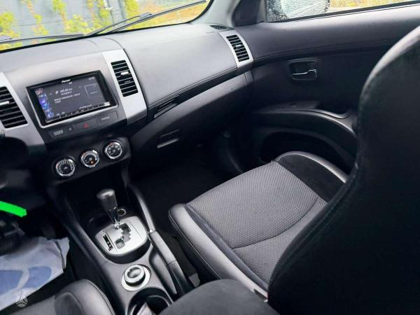Black Citroen C-Crosser 2011 in Vilnius, with an engine capacity of 2.36 L and mileage of 220 thousand km for 3800 €, photo 6 on AUTOMOTO.COM.LV